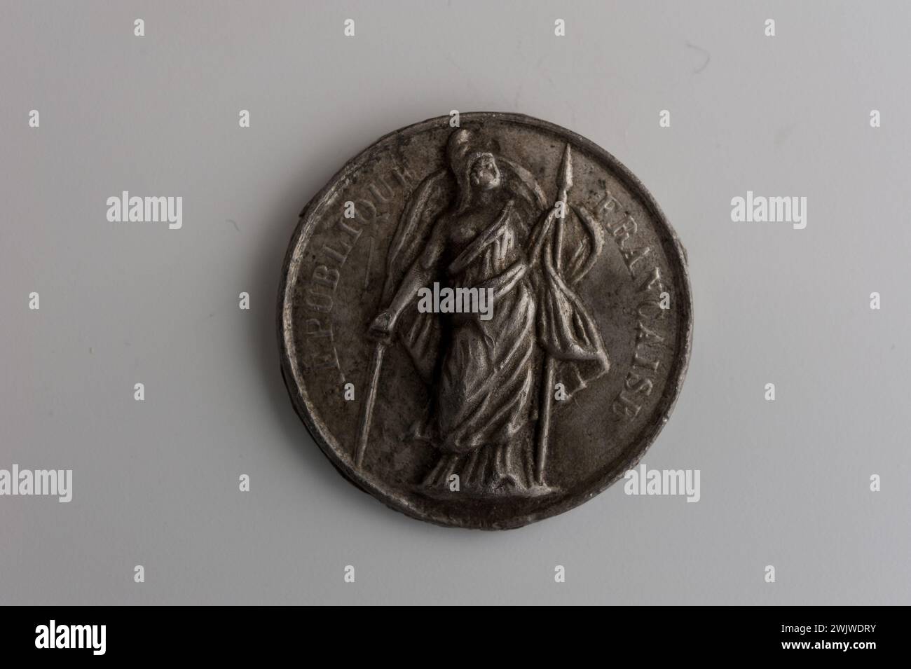 Carnavalet museum, medal collection Right between two oak branches ...