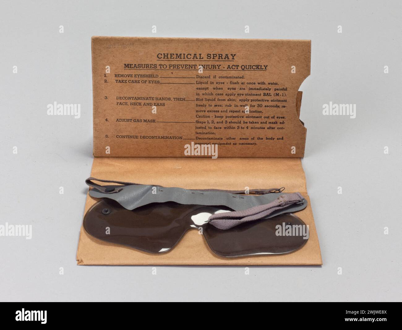 Eyeshield hi-res stock photography and images - Alamy