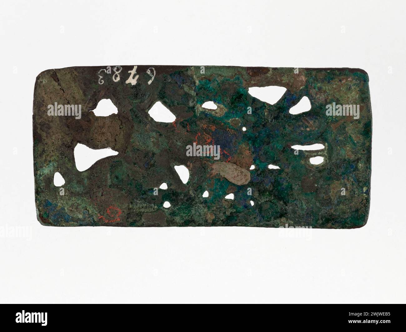 Belt plate. Bronze. III-nth centuries before J.-C. Northern China ...