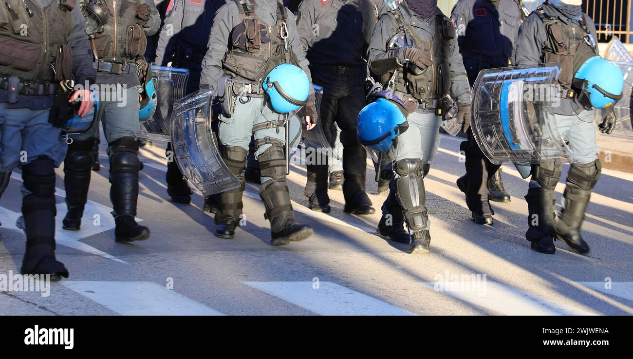 Riot gear shields batons helmets helmet hi-res stock photography and ...