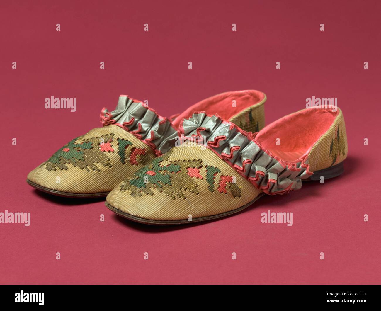 Petit ruche hi-res stock photography and images - Alamy