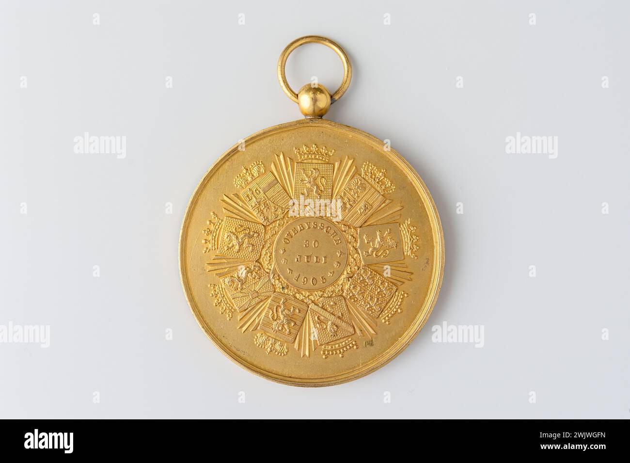 Carnavalet museum, medal collection Right Minerve standing on the left ...