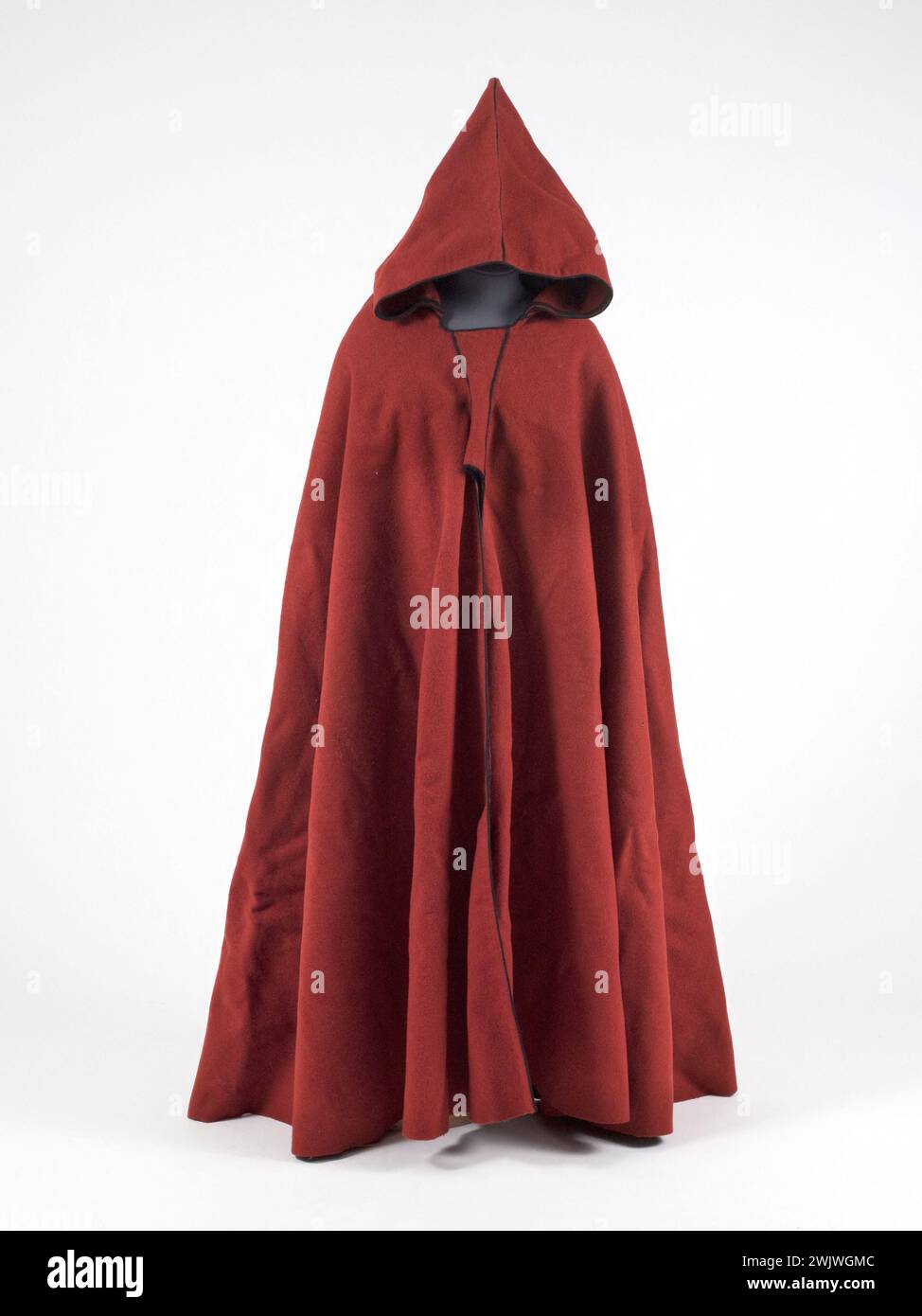 Burnous. Red sheet, black braid, 1934. General Leclerc Museum of ...