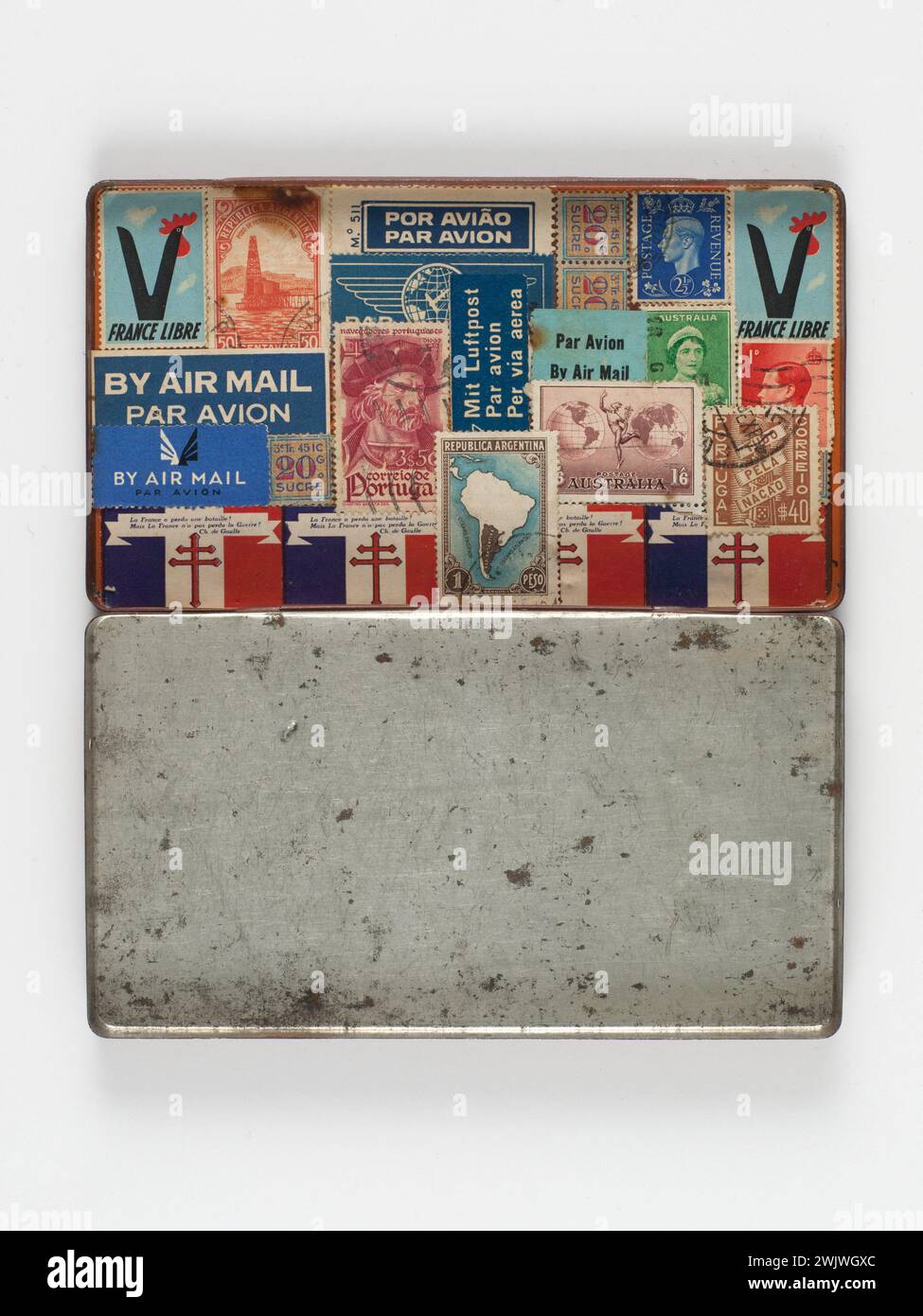 Box (name). Box containing badges and stripes. Metal, painting, paper ...