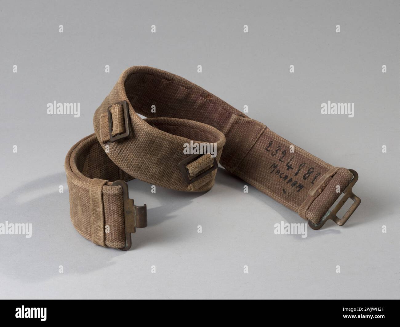 War 1939-1945. British belt pattern 1937. General Leclerc Museum of ...