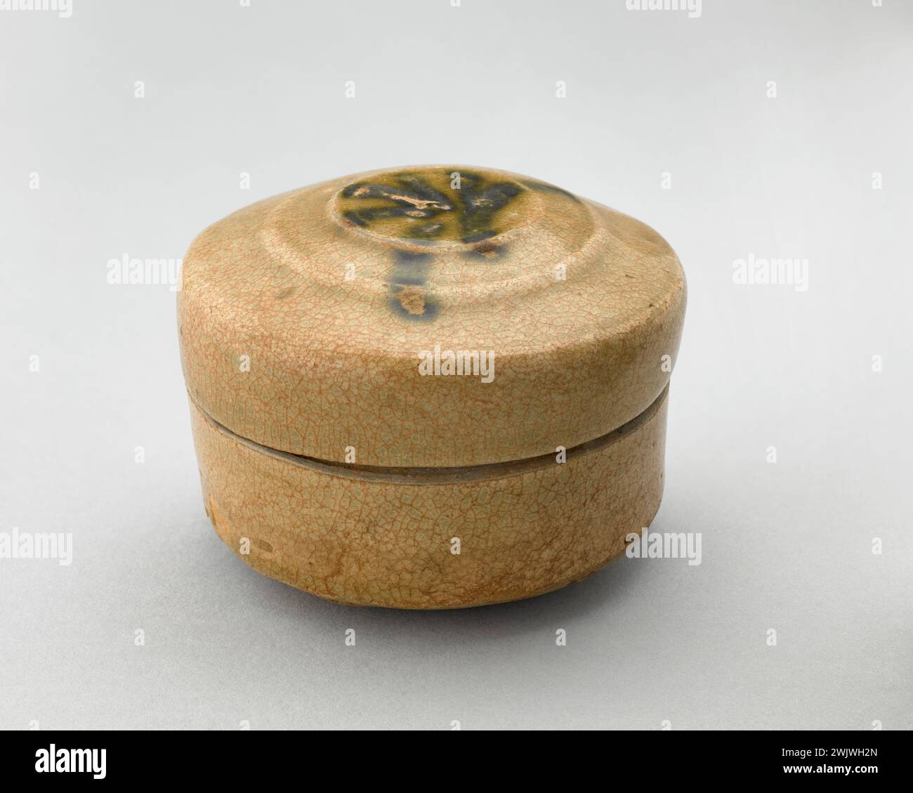 Ceramic paste box hi-res stock photography and images - Alamy