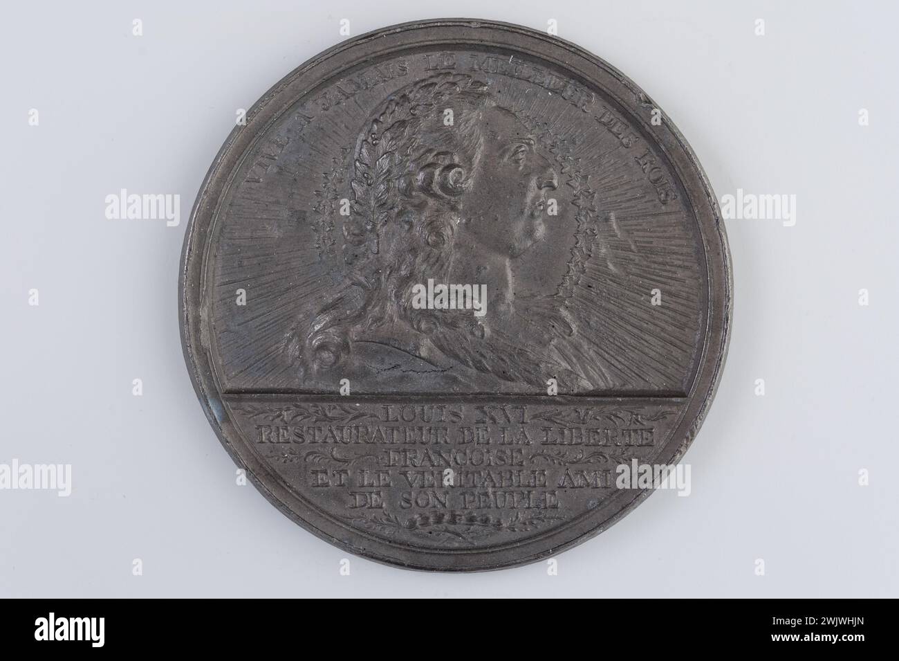 Carnavalet museum, medal collection Right crowned bust, nimmched and ...