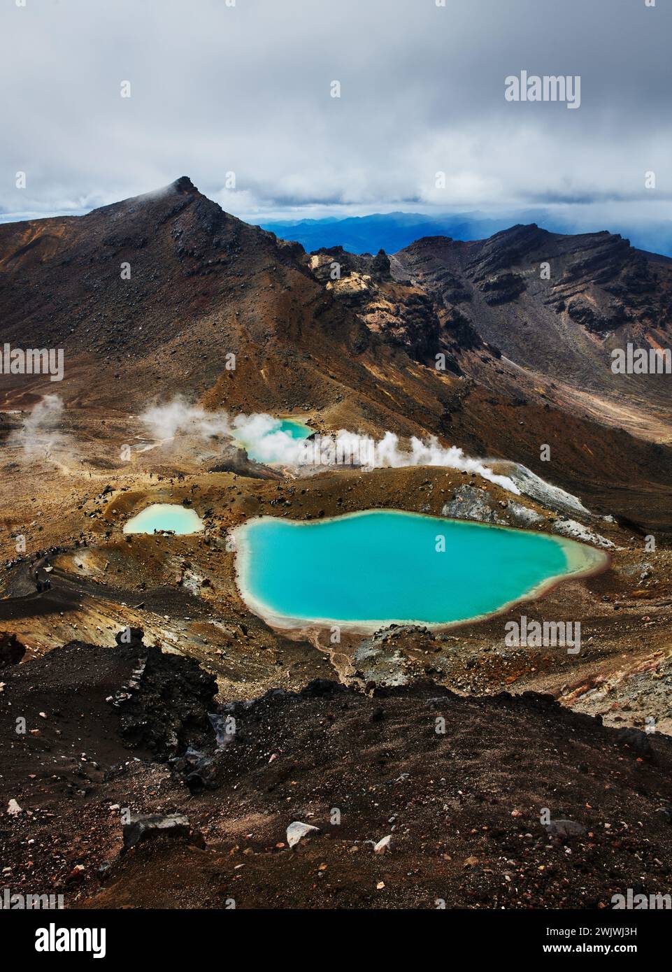 Emerald lake along Tongariro Alpine Crossing trail, Tongariro National ...