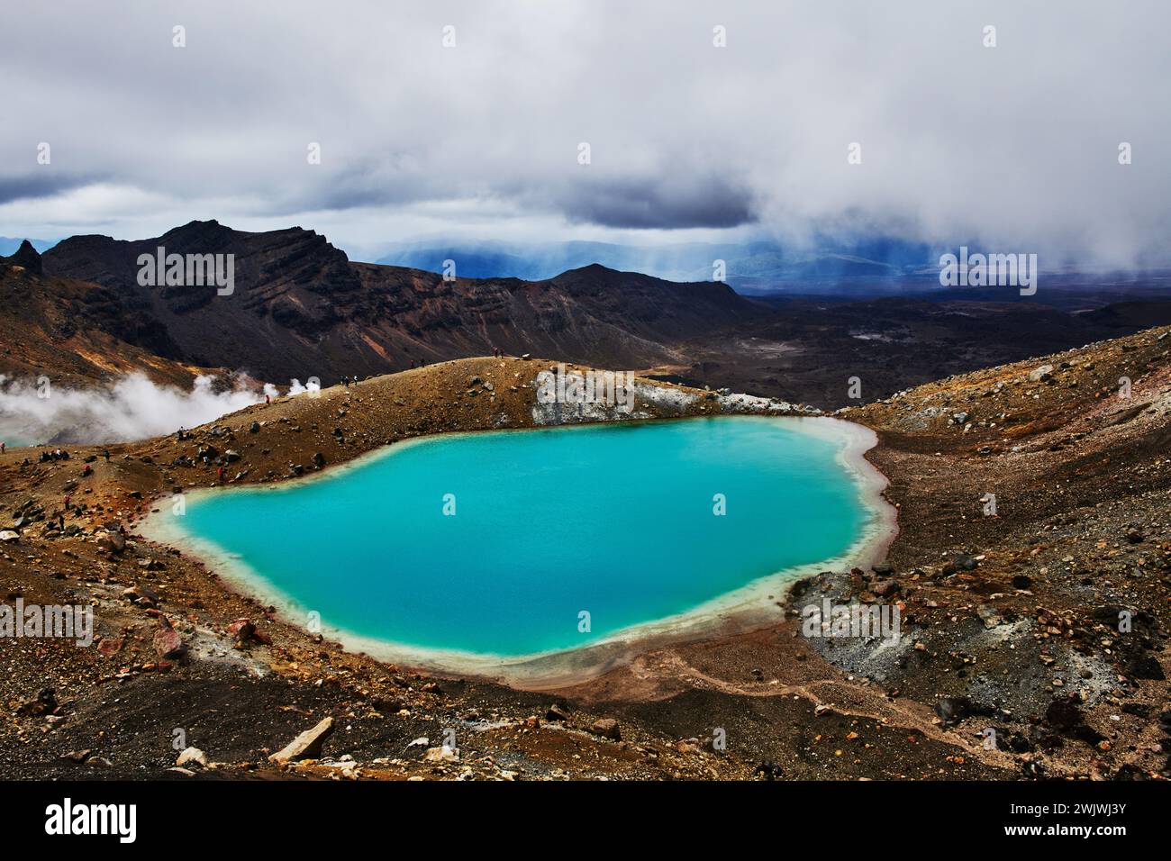 Emerald lake along Tongariro Alpine Crossing trail, Tongariro National ...