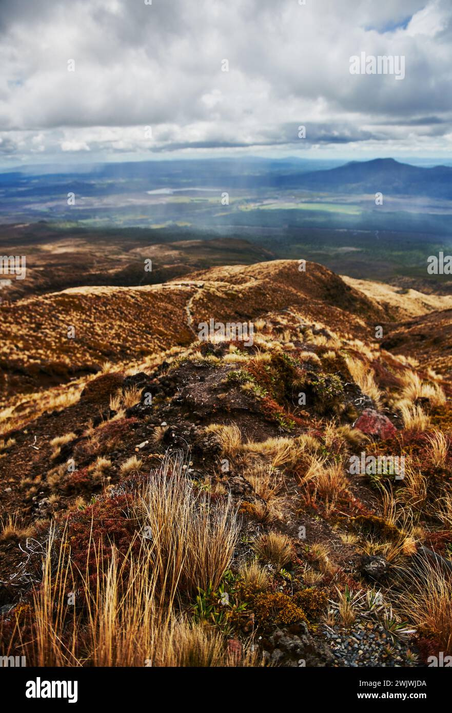 Tongariro Alpine Crossing trail, Tongariro National Park, North Island ...
