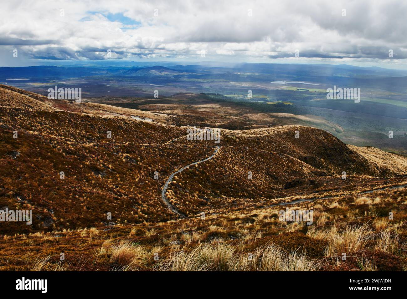 Tongariro Alpine Crossing trail, Tongariro National Park, North Island ...