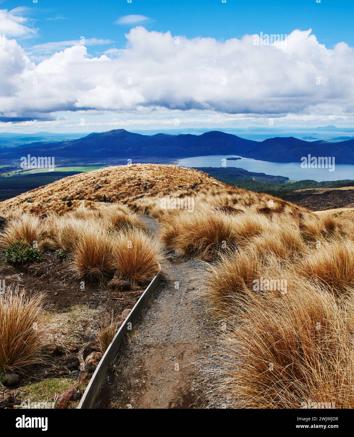 Tongariro Alpine Crossing trail, Tongariro National Park, North Island ...