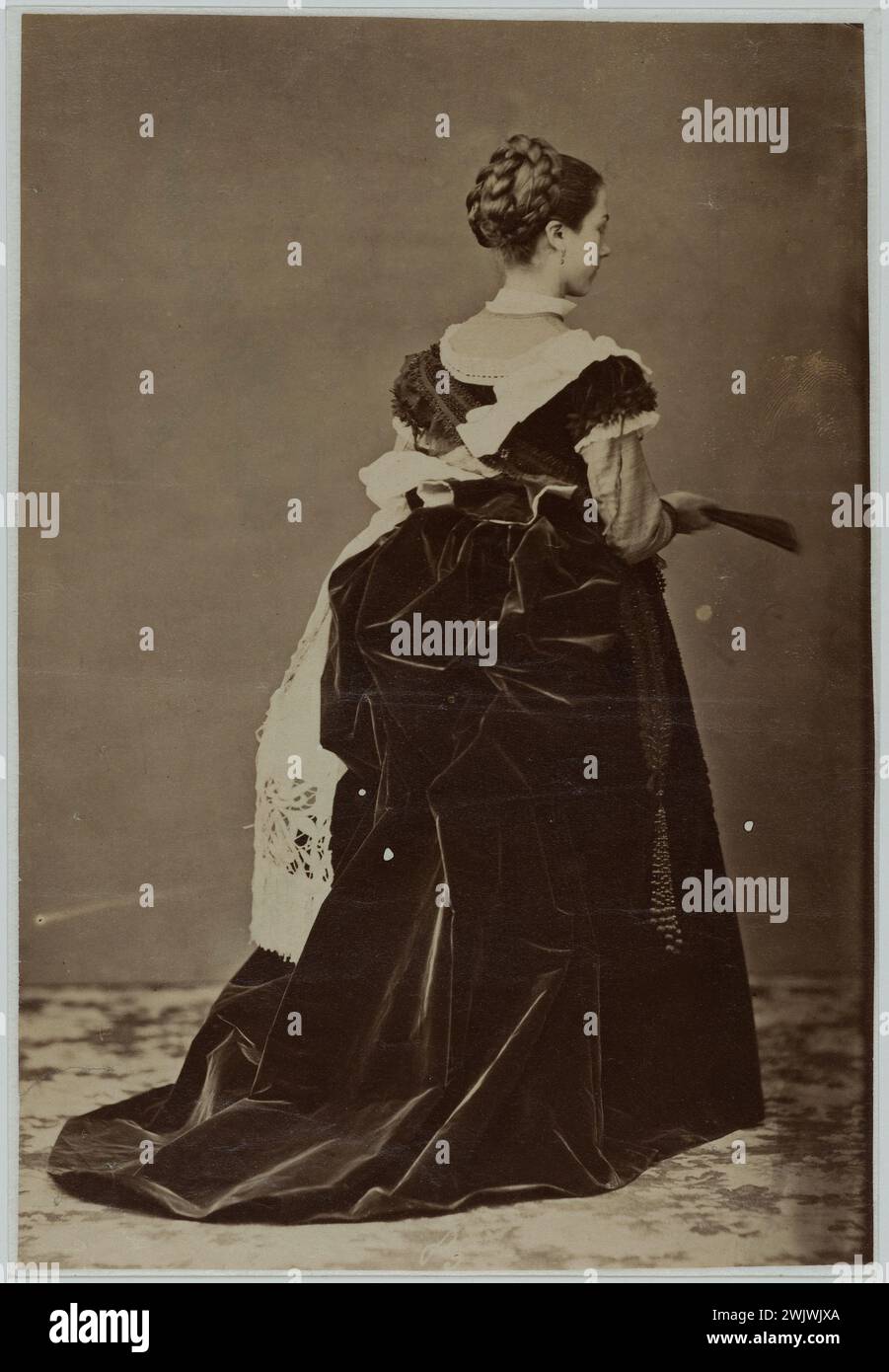 Madame Elise model. 1870-1875. Anonymous photography. Galliera, fashion ...