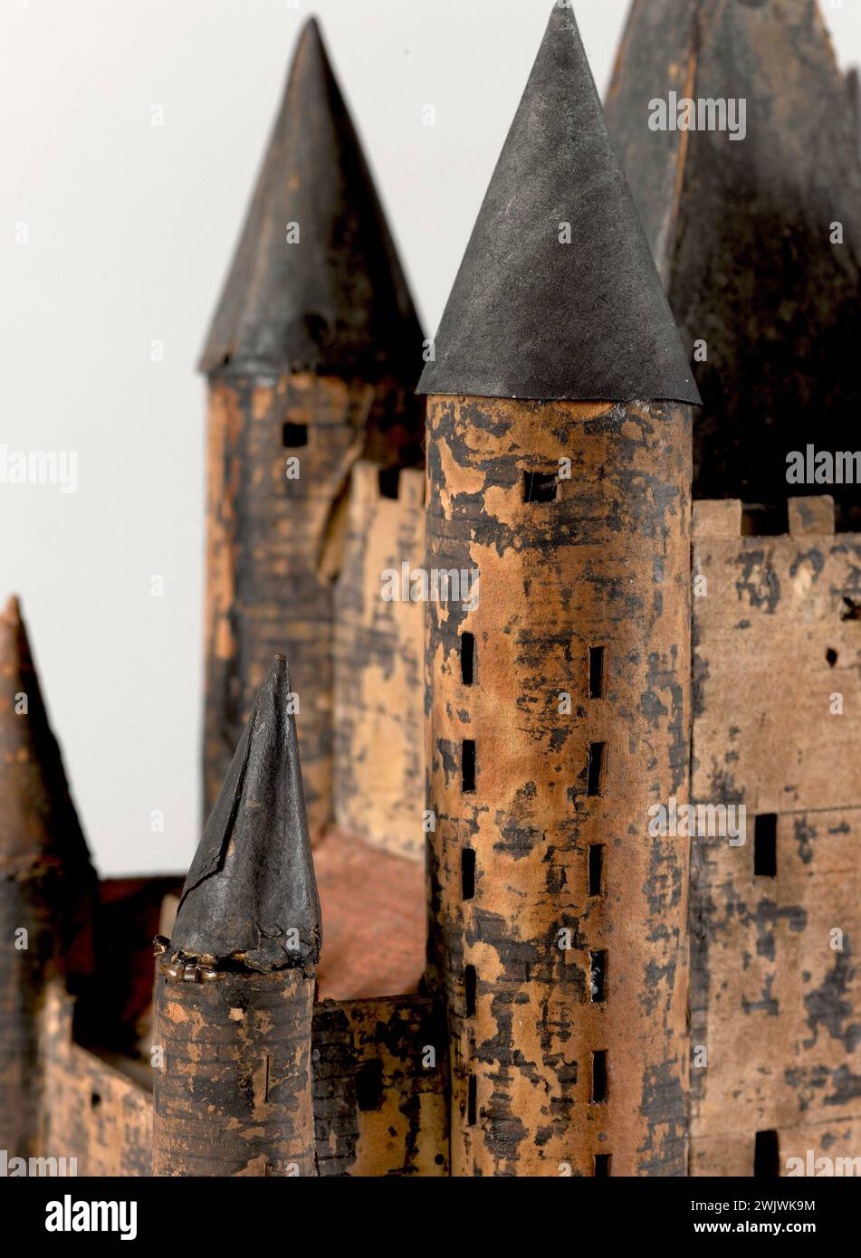 Temple dungeon model. Cardboard, very glued and polychromed paper ...