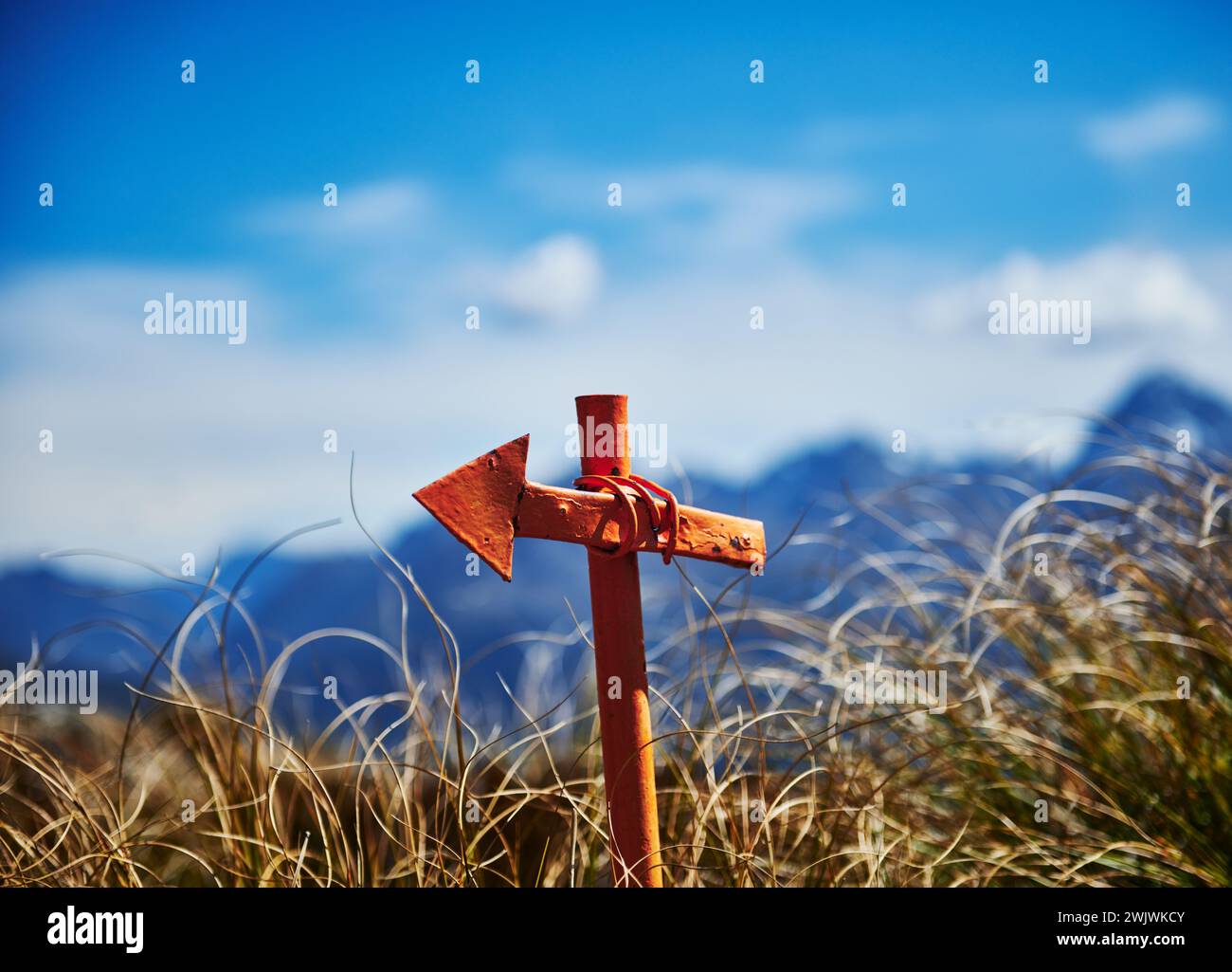 Orange arrow signaling the direction of the trail along Routeburn Track ...