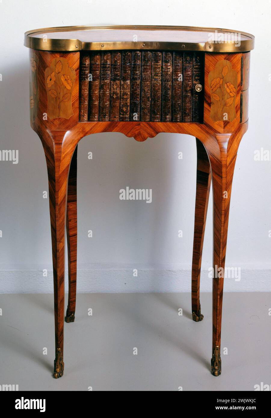 Louis xv furniture hi-res stock photography and images - Alamy