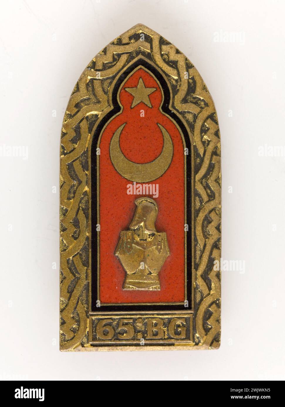 Insignia of the 65th Engineering Battalion (BG). Enamelled metal. 1956 ...