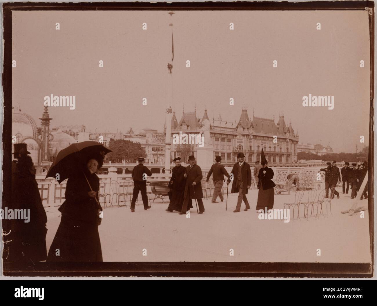 Universal exhibition of 1900. Old Paris. "View of the right bank taken ...