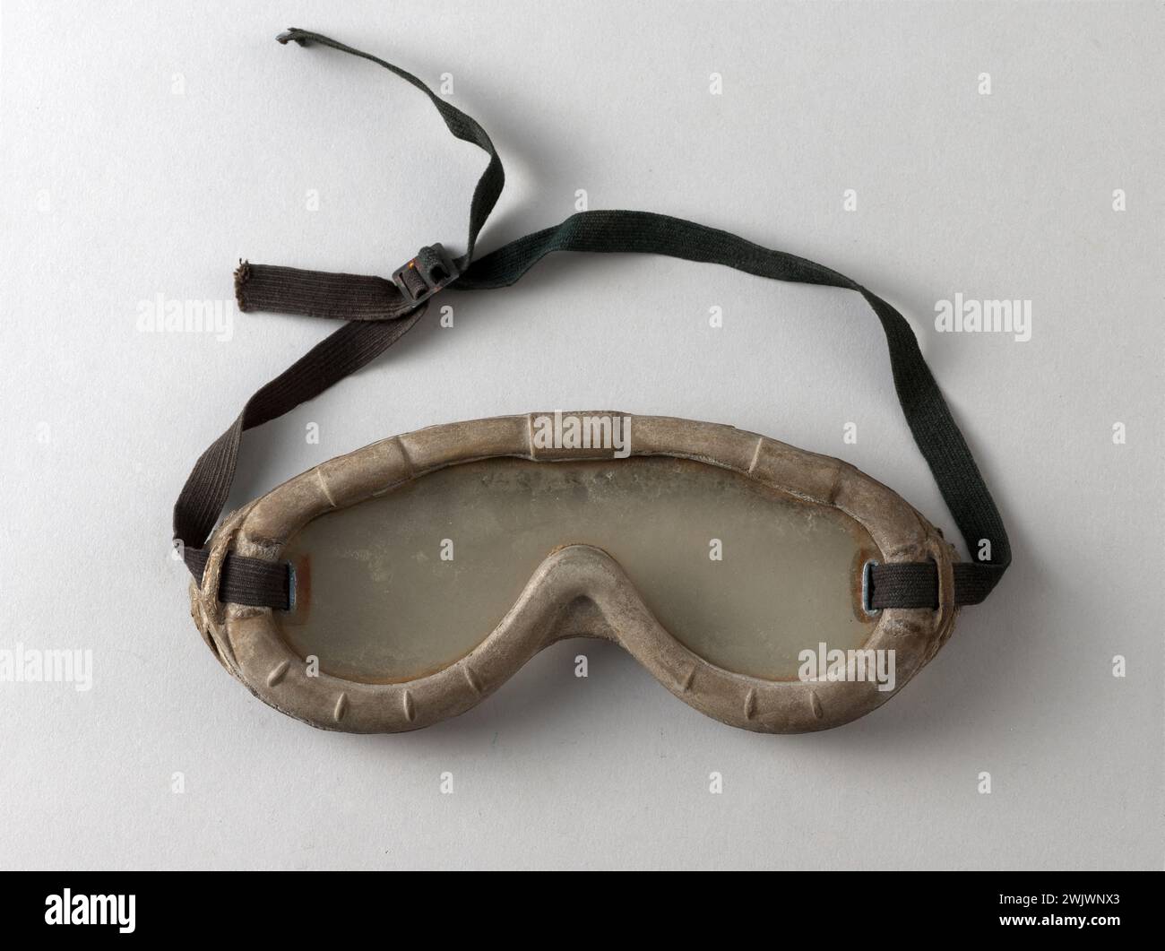 War 1939-1945. US "polaroid" US glasses. General Leclerc Museum of ...