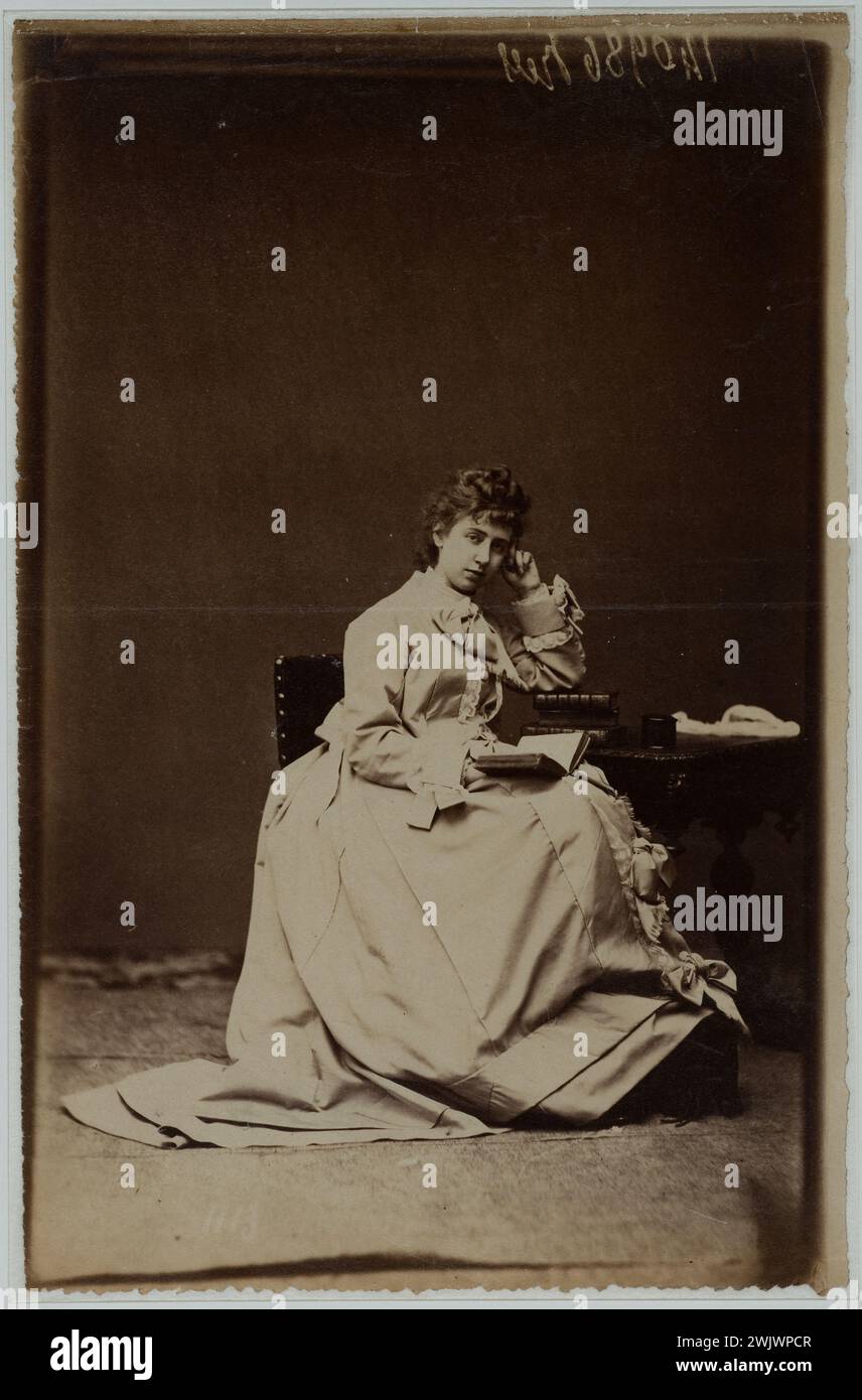 Madame Elise model. 1870-1875. Anonymous photography. Galliera, fashion ...