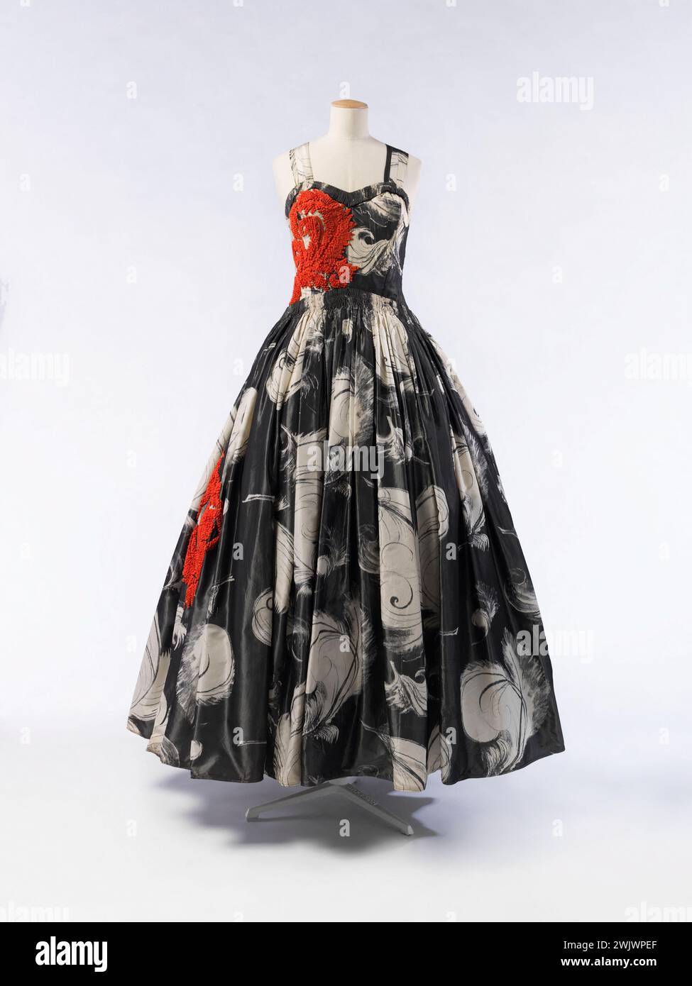 Jeanne Lanvin (1867-1946). "Rocket" dress and pair of removable straps ...