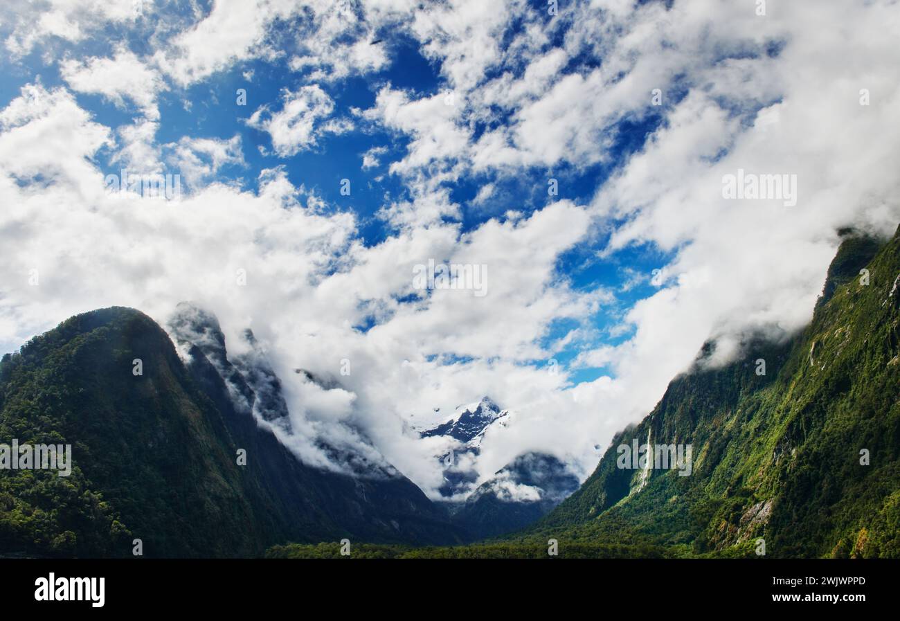 Landscape of Milford Sound / Piopiotahi, South Island, New Zealand ...