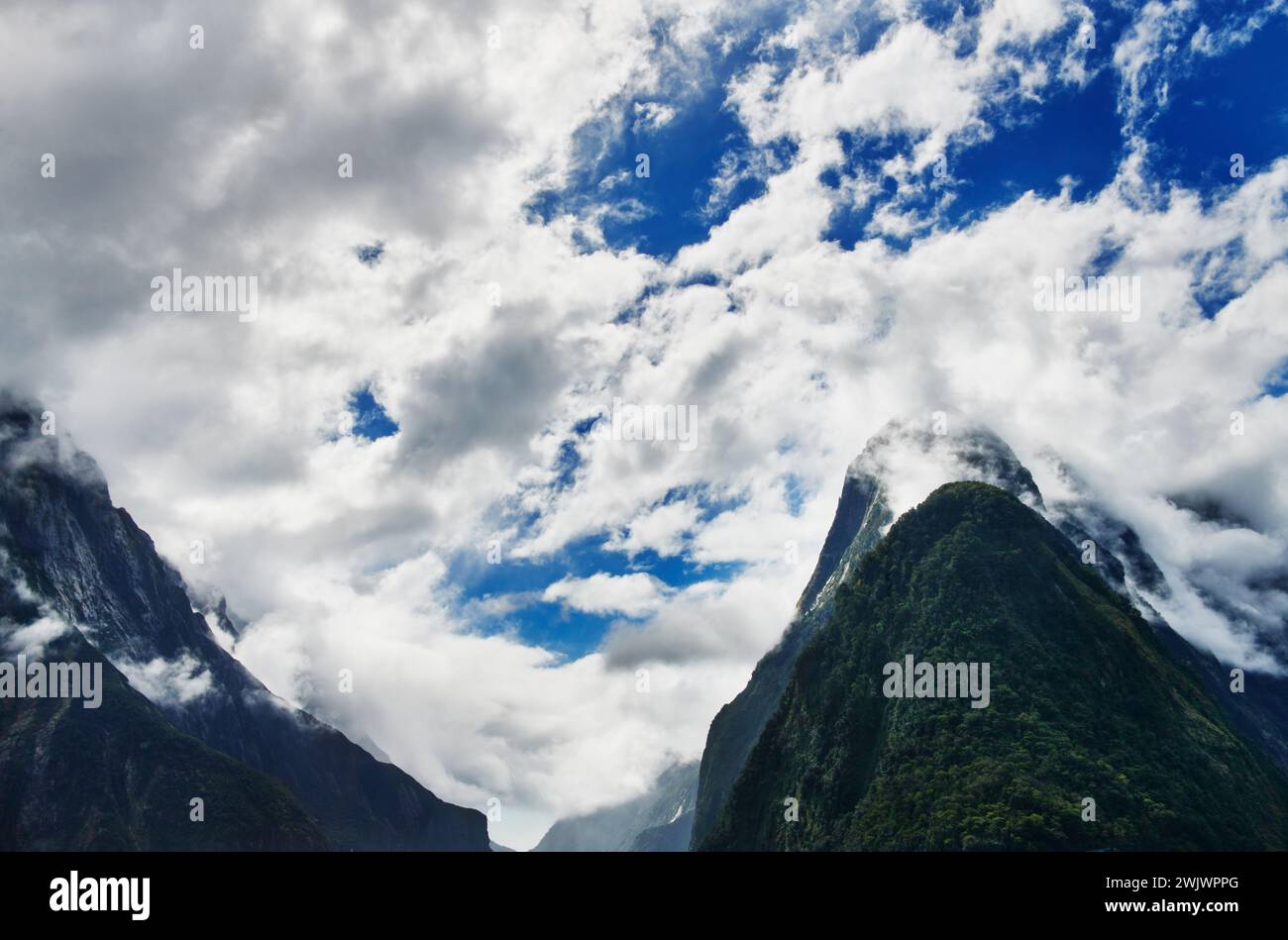 Landscape of Milford Sound / Piopiotahi, South Island, New Zealand ...