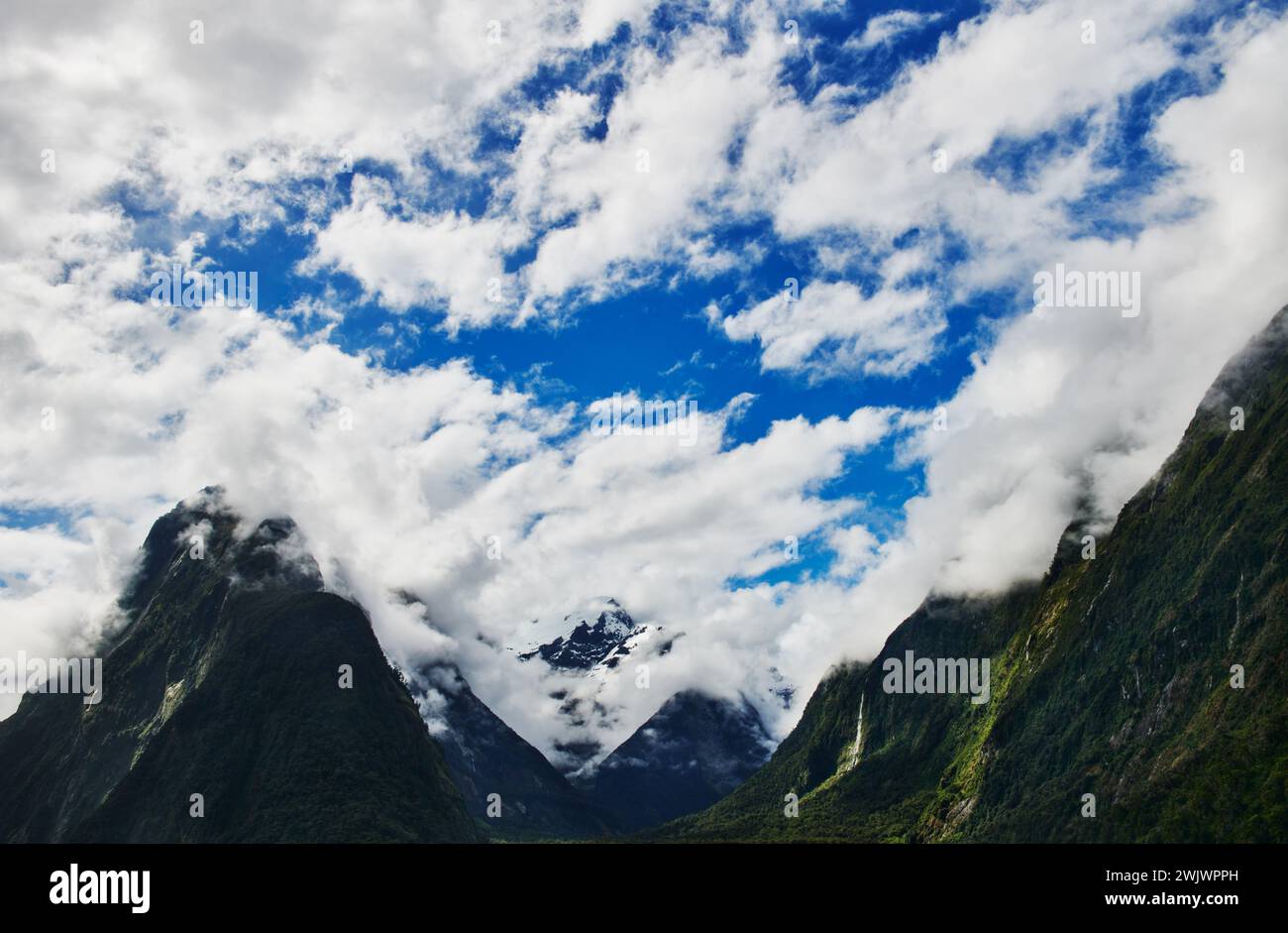 Landscape of Milford Sound / Piopiotahi, South Island, New Zealand ...