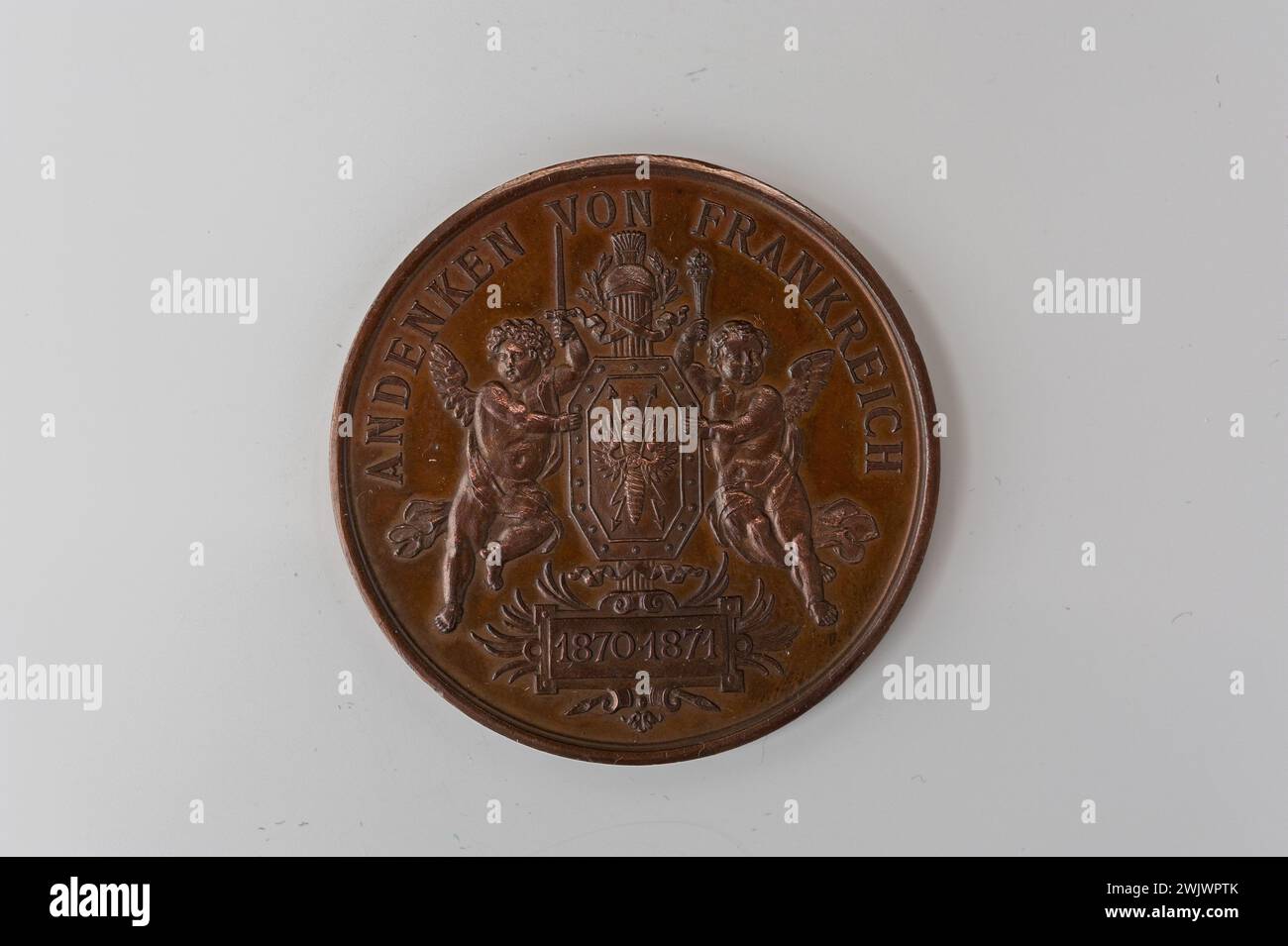 Carnavalet museum, medal collection To the trophy law composed of a ...