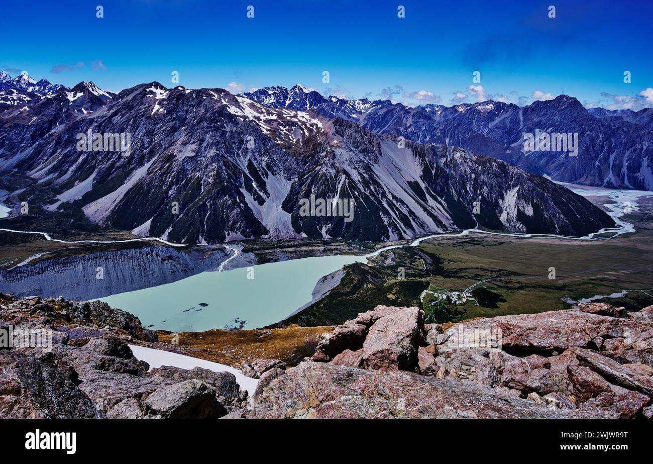 Landscape of Aoraki / Mount Cook, the highest mountain in New Zealand ...