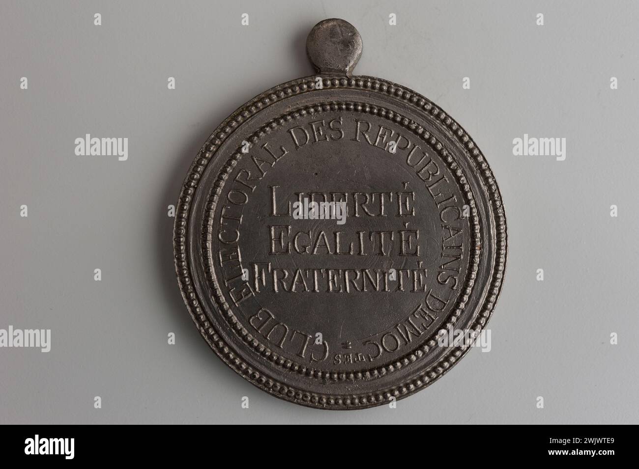 Carnavalet museum, medal collection Law Registration on three lines in ...