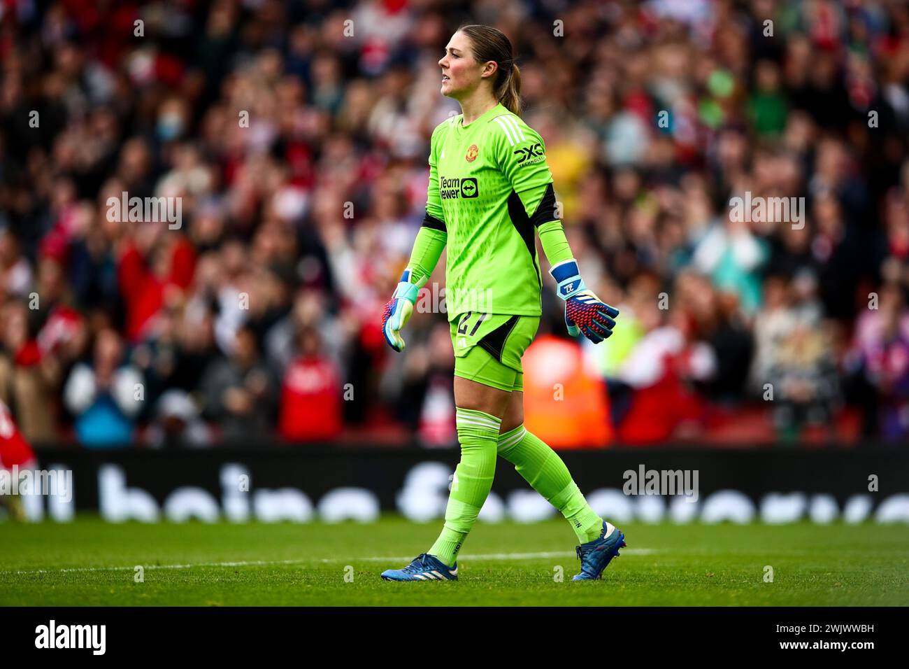 Goalkeeper Mary Earps (27 Manchester United) looks dejected after ...