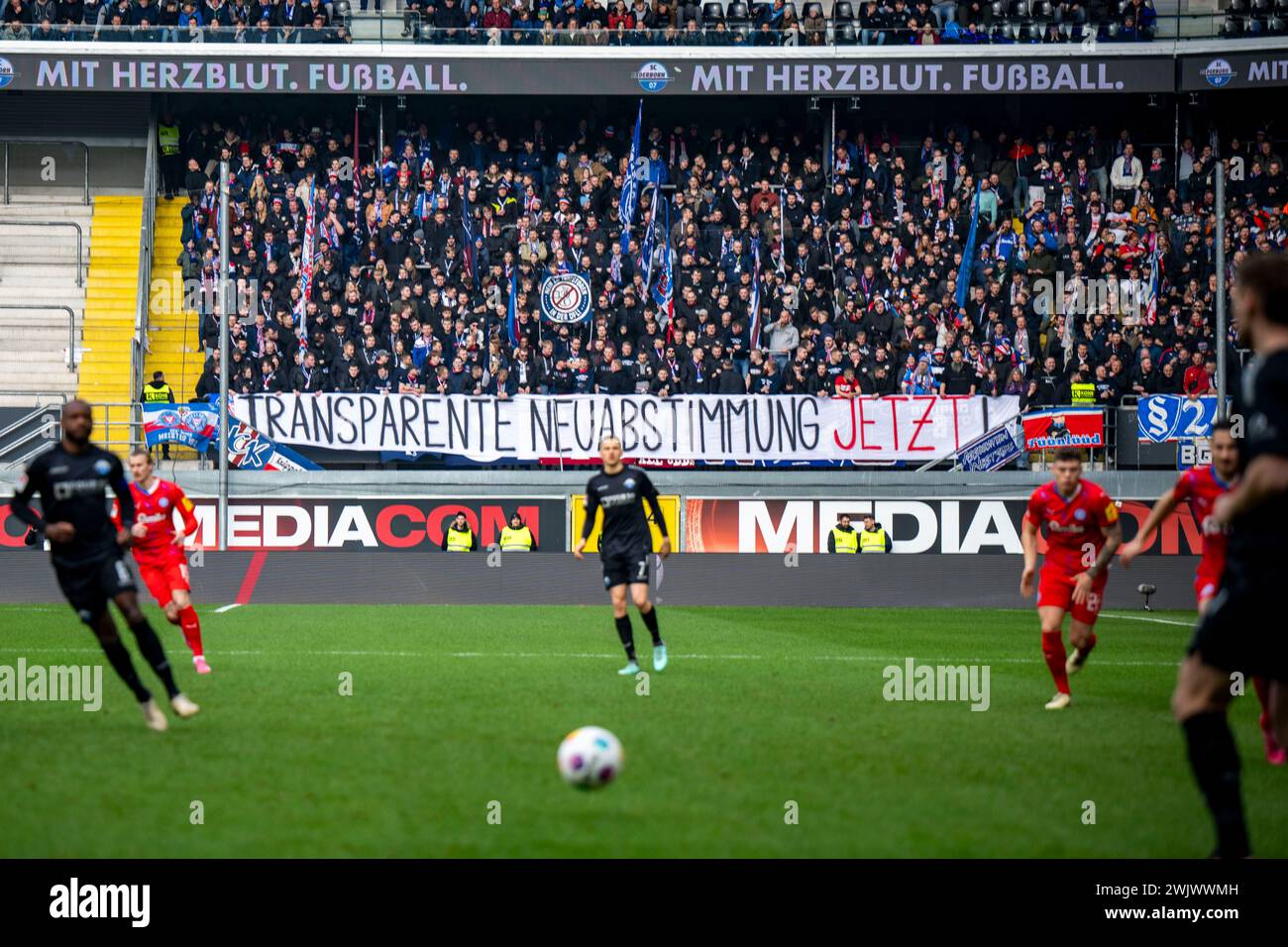 Paderborn, Germany. 17th Feb, 2024. Soccer: Bundesliga 2, SC Paderborn ...