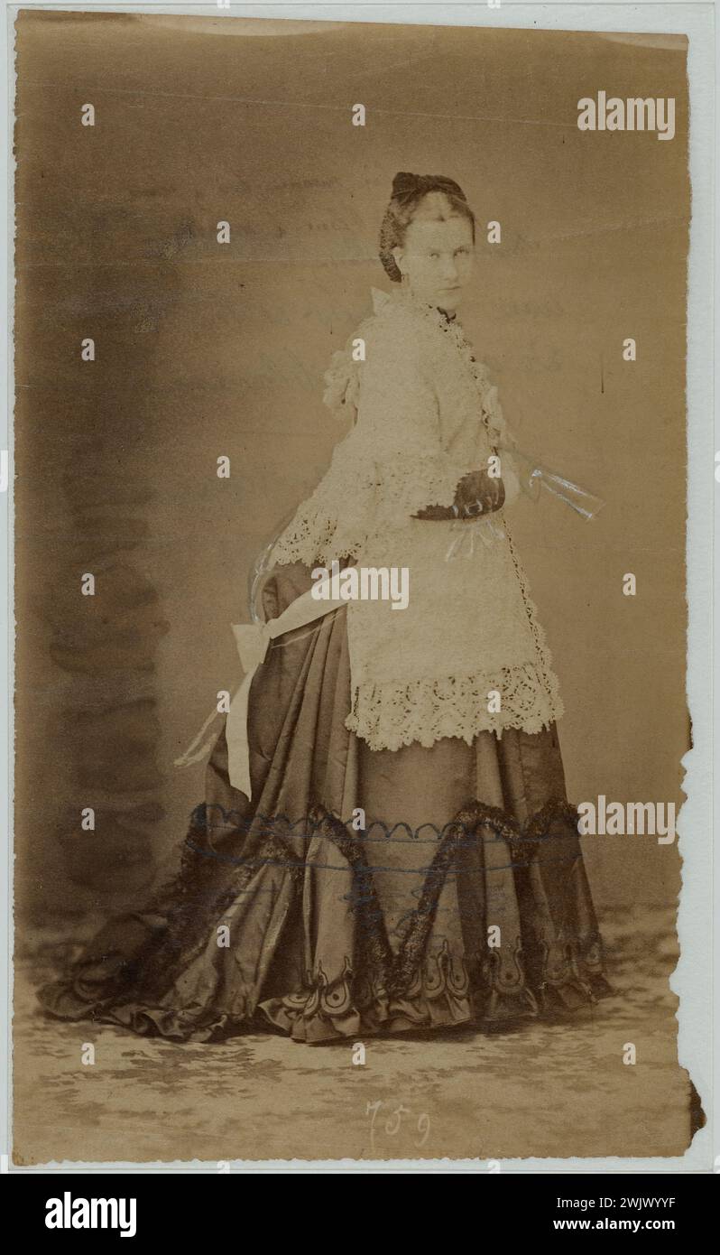 Woman in profile. 1870-1875. Anonymous photography. Galliera, fashion ...