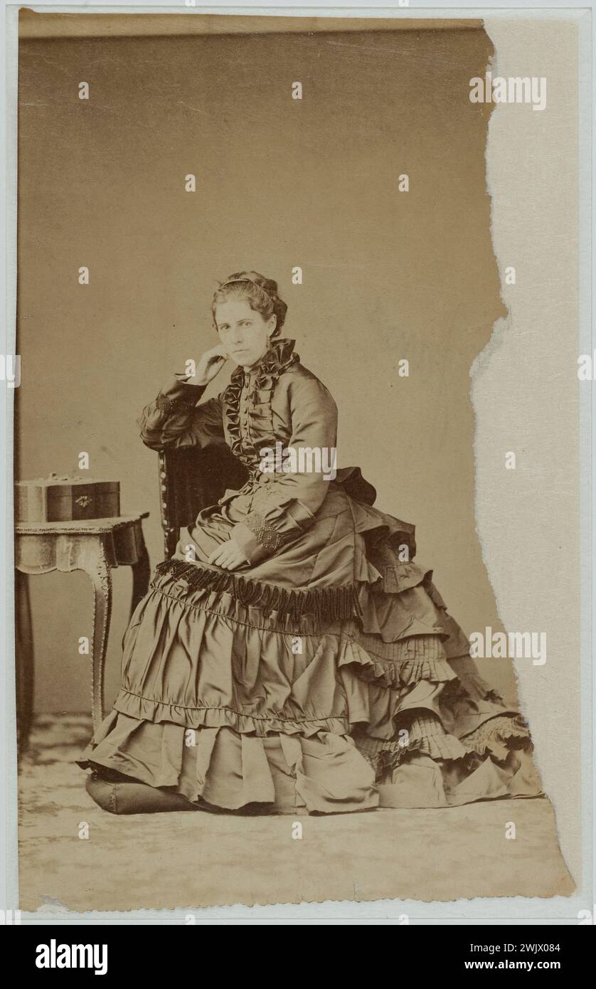Madame Elise model. 1870-1875. Anonymous photography. Galliera, fashion ...