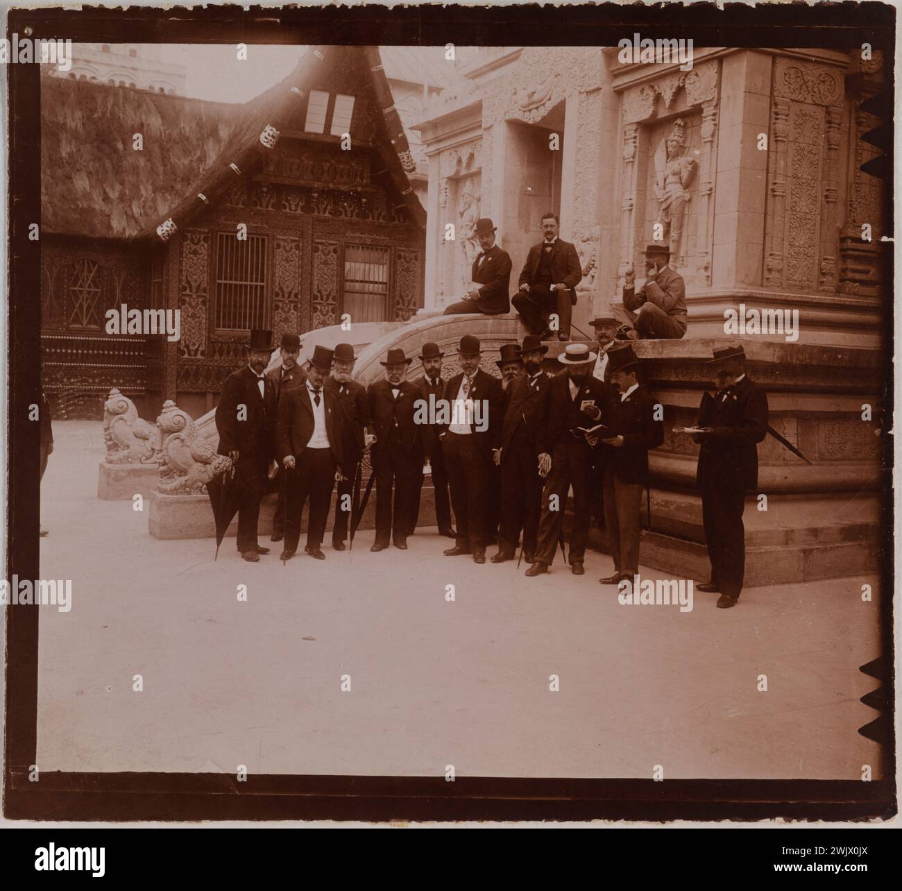 Universal exhibition of 1900. Le Trocadéro. "Person in traditional ...