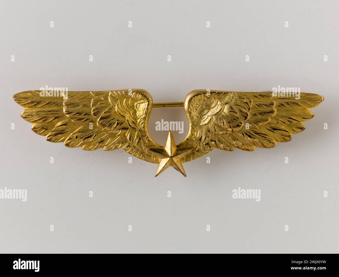 War 1939-1945. Winged star spindle, pilot style. Metal. 1944-1945 ...