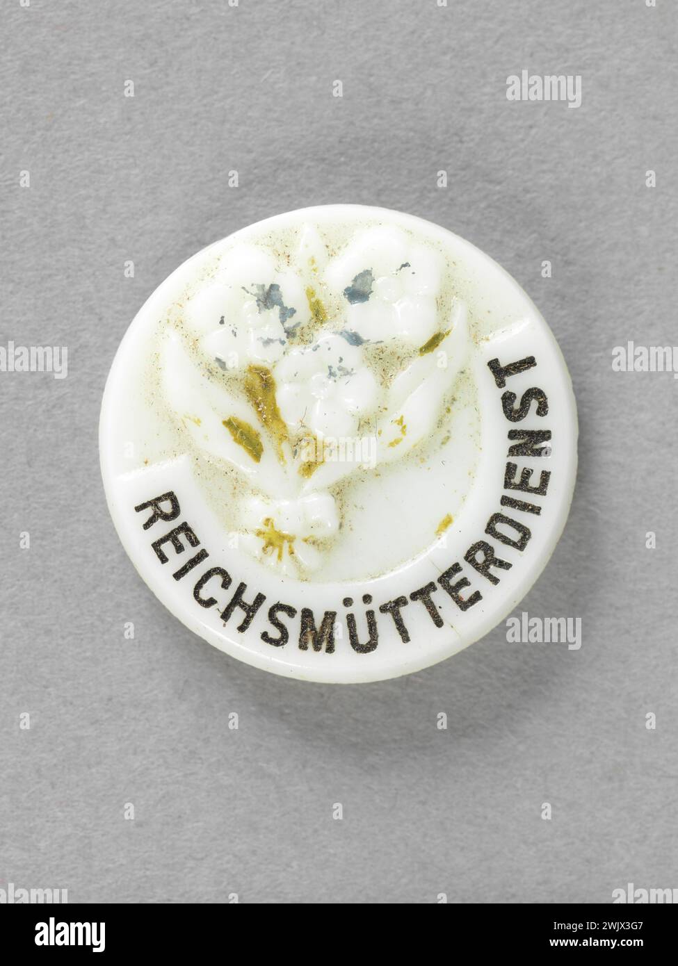 Anonymous insignia Reichsmütterdienst (Reich mothers service) (title ...