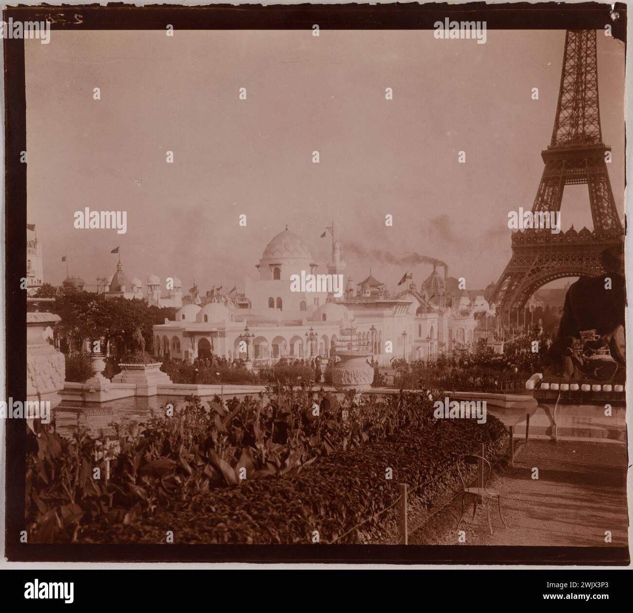 Universal exhibition of 1900. "The Pavilion of Algeria, the Eiffel ...