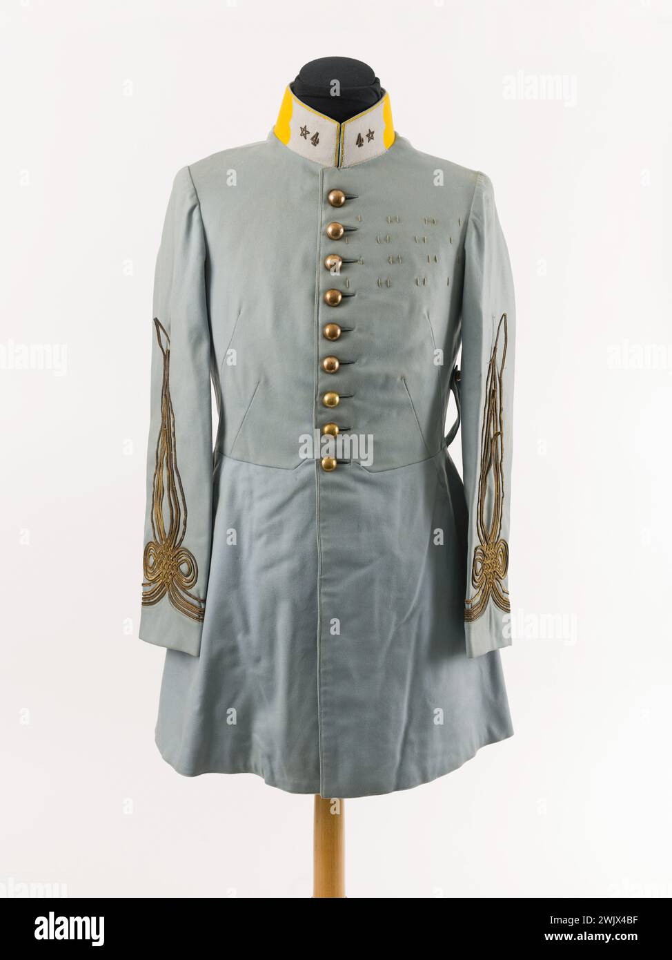 Anonymous. "Tunic of great outfit of a battalion chief of the 4th RTM ...