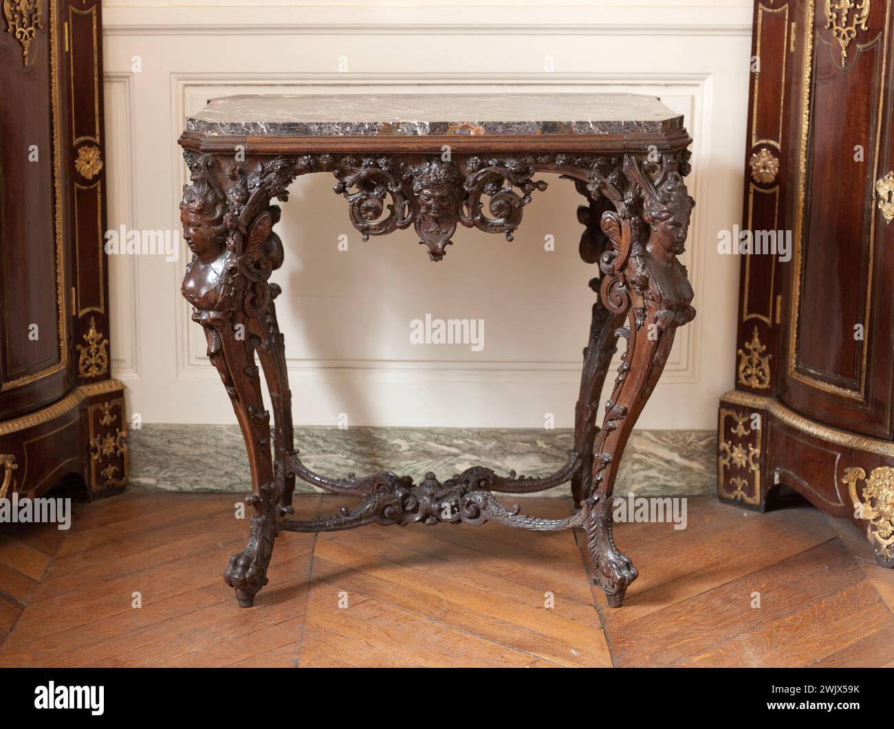 Medium table. Carnated marble oak, 1701. Paris, Carnavalet museum ...