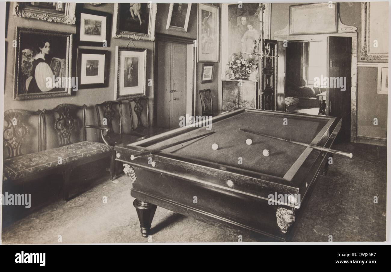 Banquette room and paris hi-res stock photography and images - Alamy