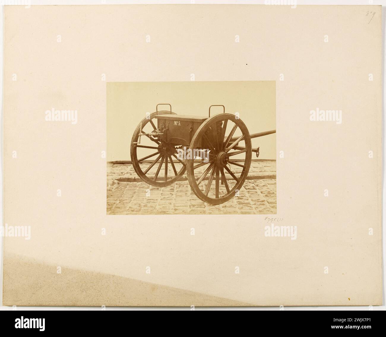 Artillery piece. Anonymous photography. Albumin paper draw. Paris ...