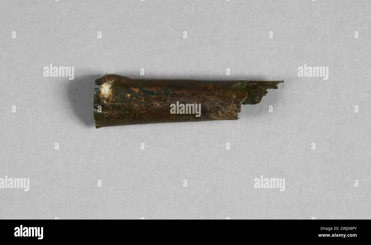 Cylindrical copper container hi-res stock photography and images - Alamy
