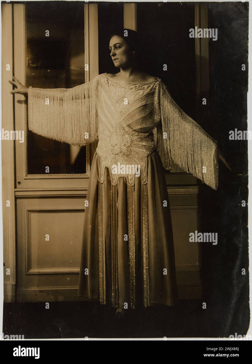 Paul Poiret (1879-1944). "Herodiade". Model depot: Face model in a long ...