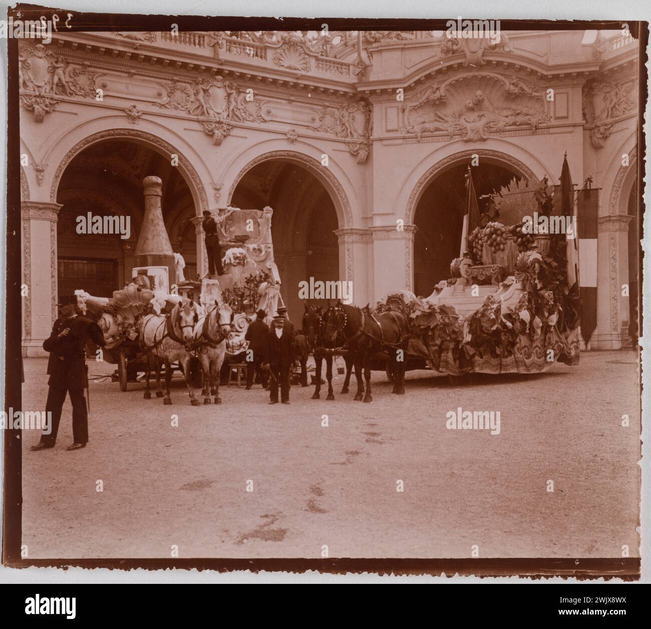 Universal exhibition of 1900. Harvest festival. "Two carnival tanks ...