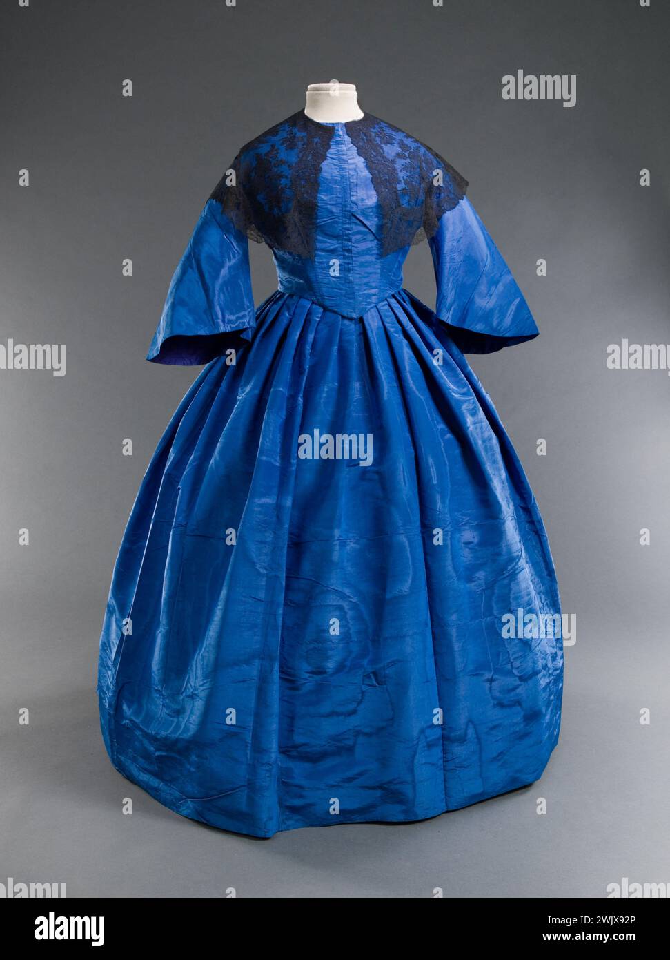 Faille moiree bleue hi-res stock photography and images - Alamy