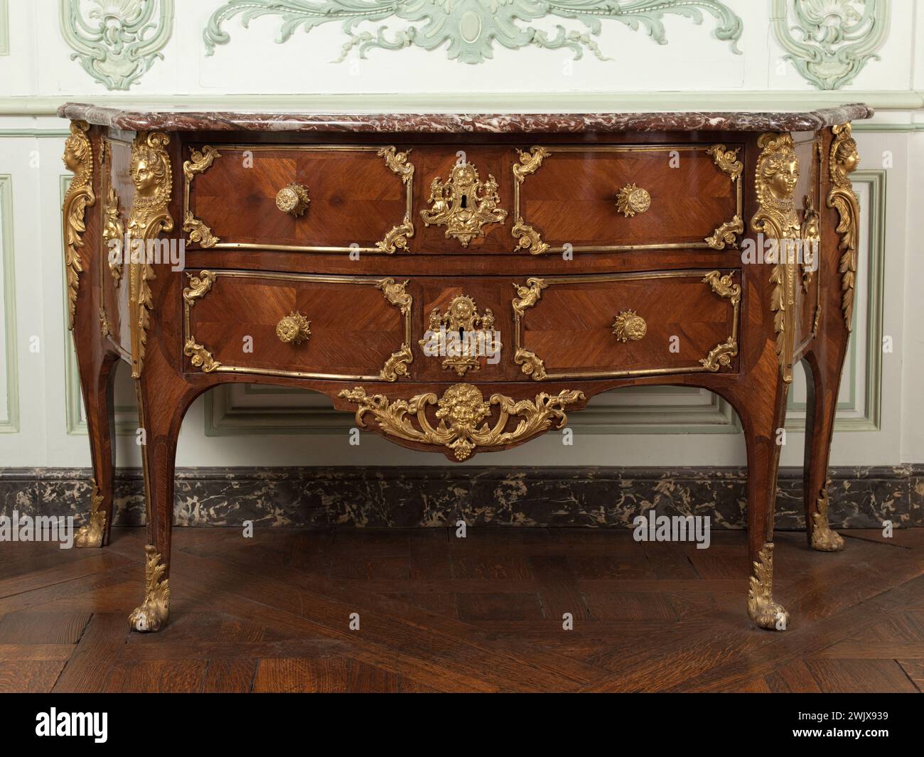 Pierre IV Migeon. Convenient . Oak, veneer, marble, around 1730. Paris, Carnavalet museum. 50572 ...