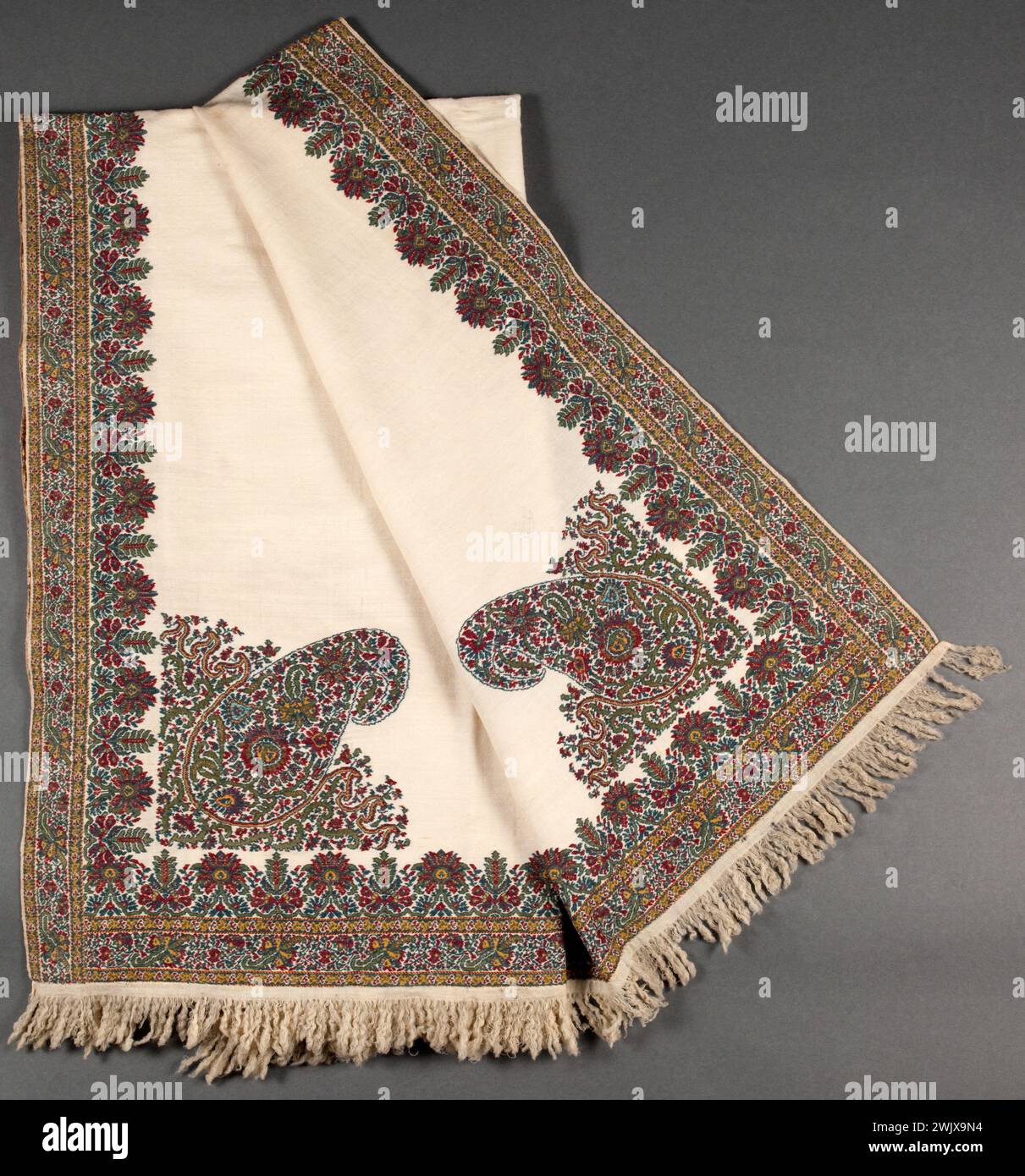 Square cashmere shawl, border with plant patterns and 4 corner palms ...