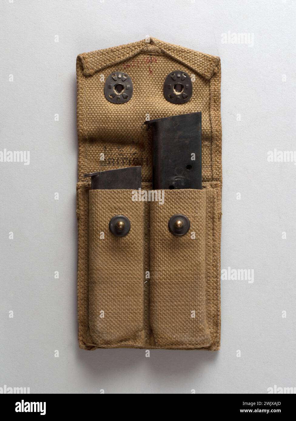 War 1939-1945. US cover with its two chargers for PA. General Leclerc ...